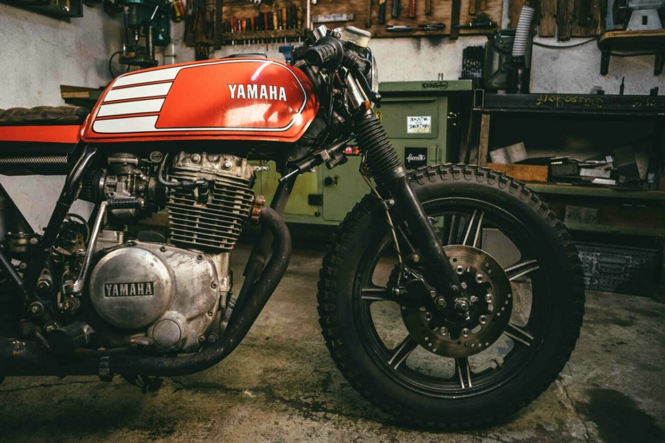 YAMAHA XS400 | 1978 - LOOSE SCREW